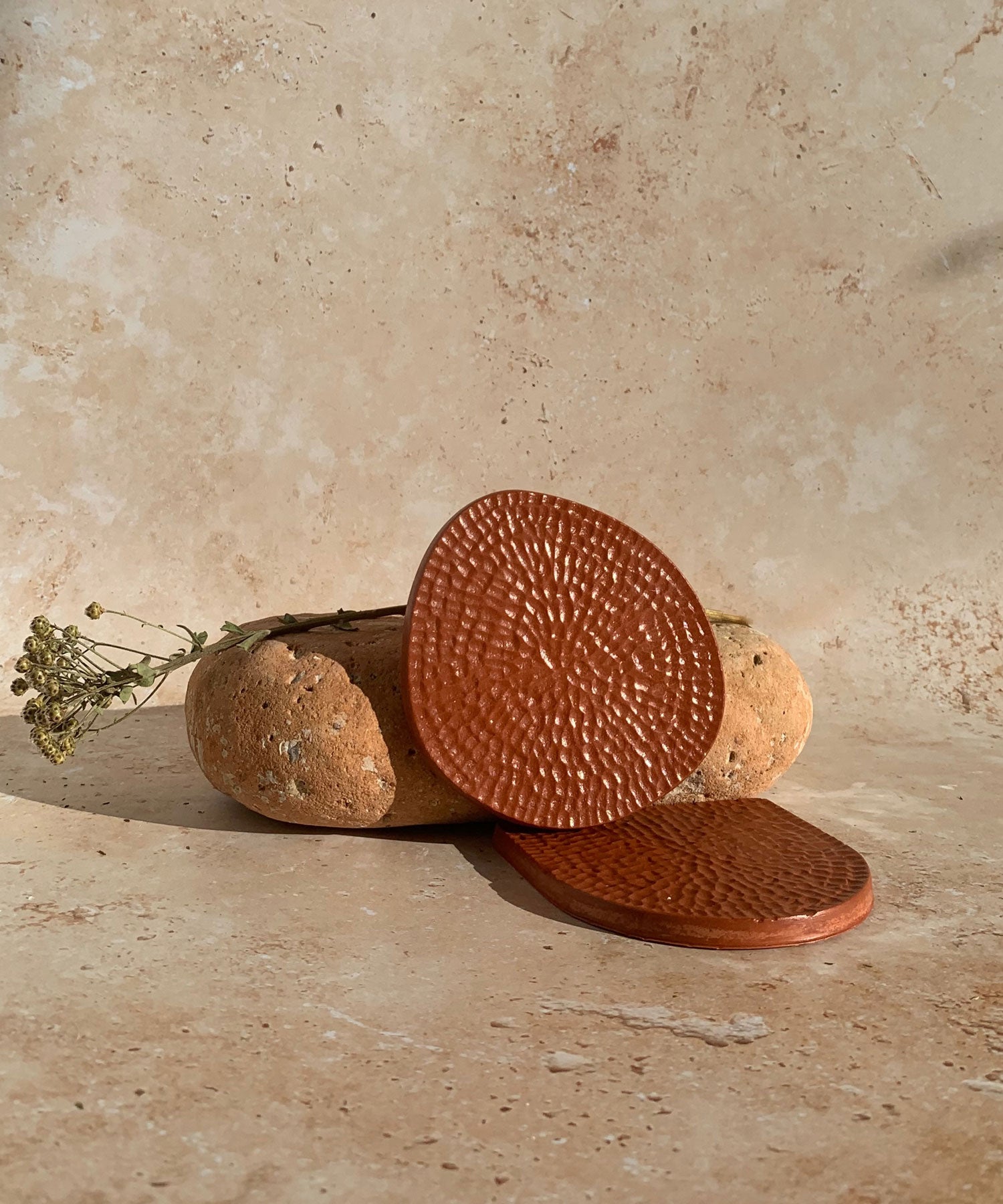 Orma | 2 Coasters 01 Round | Burnt Ochre – Amanita Labs