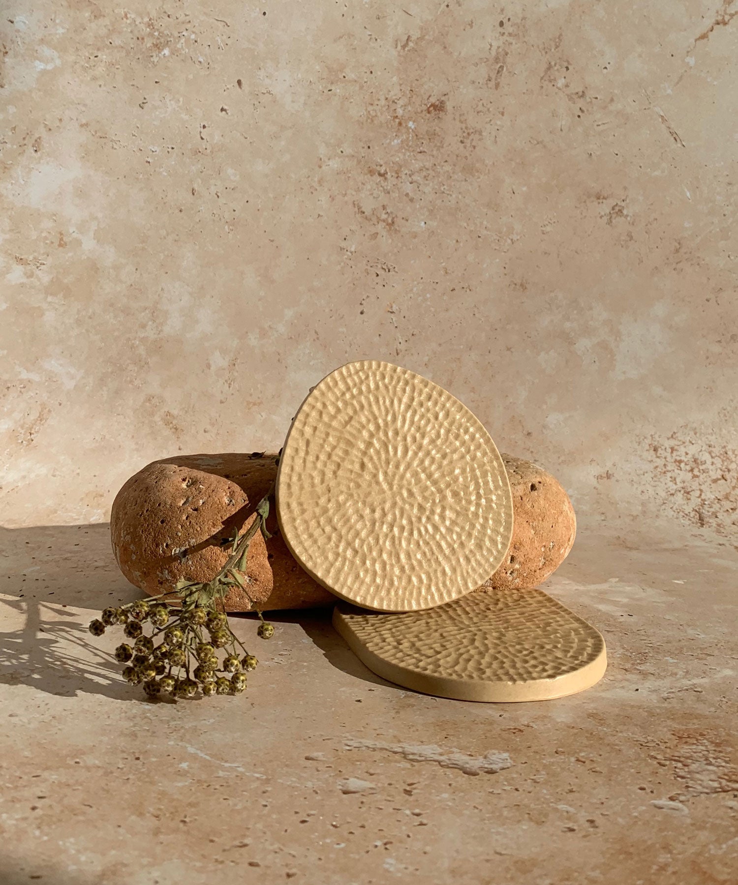 Orma | 2 Coasters 01 Round | Sandstone – Amanita Labs